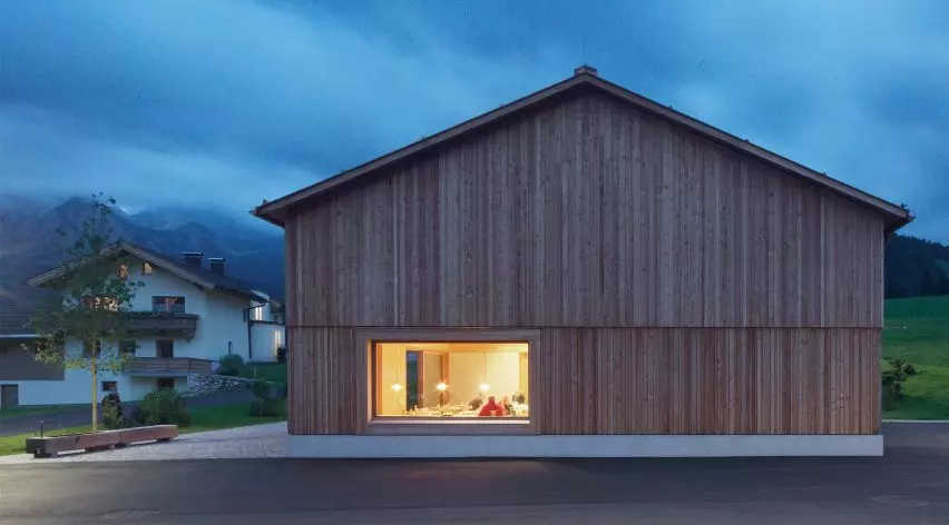 Casa di paese Steinberg am Rofan di Bernardo Bader Architekten