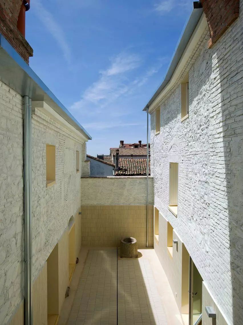 Zwei Häuser in Oropesa von Paredes Pedrosa Arquitectos