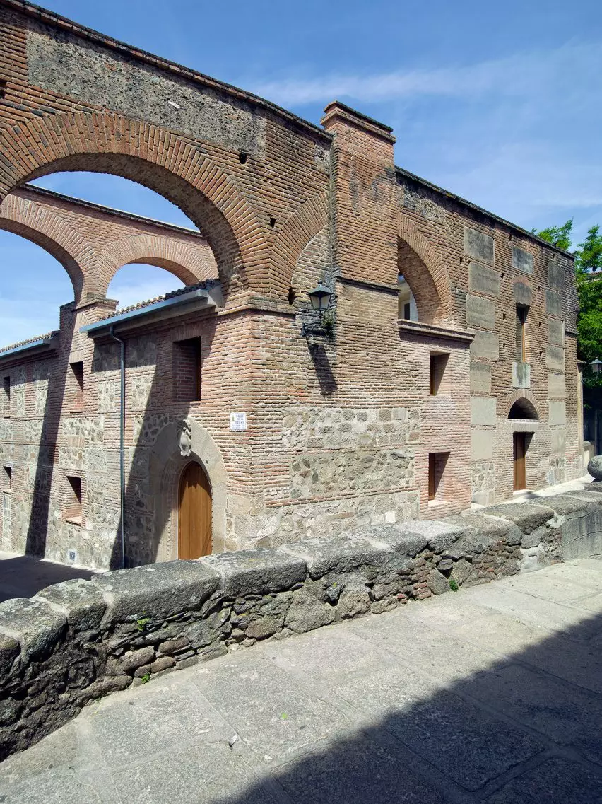 Två hus i Oropesa av Paredes Pedrosa Arquitectos