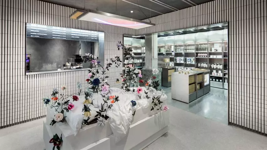 Neri&Hu anime le magasin Little B à Shanghai avec des carreaux émaillés blancs et des néons 47479_5