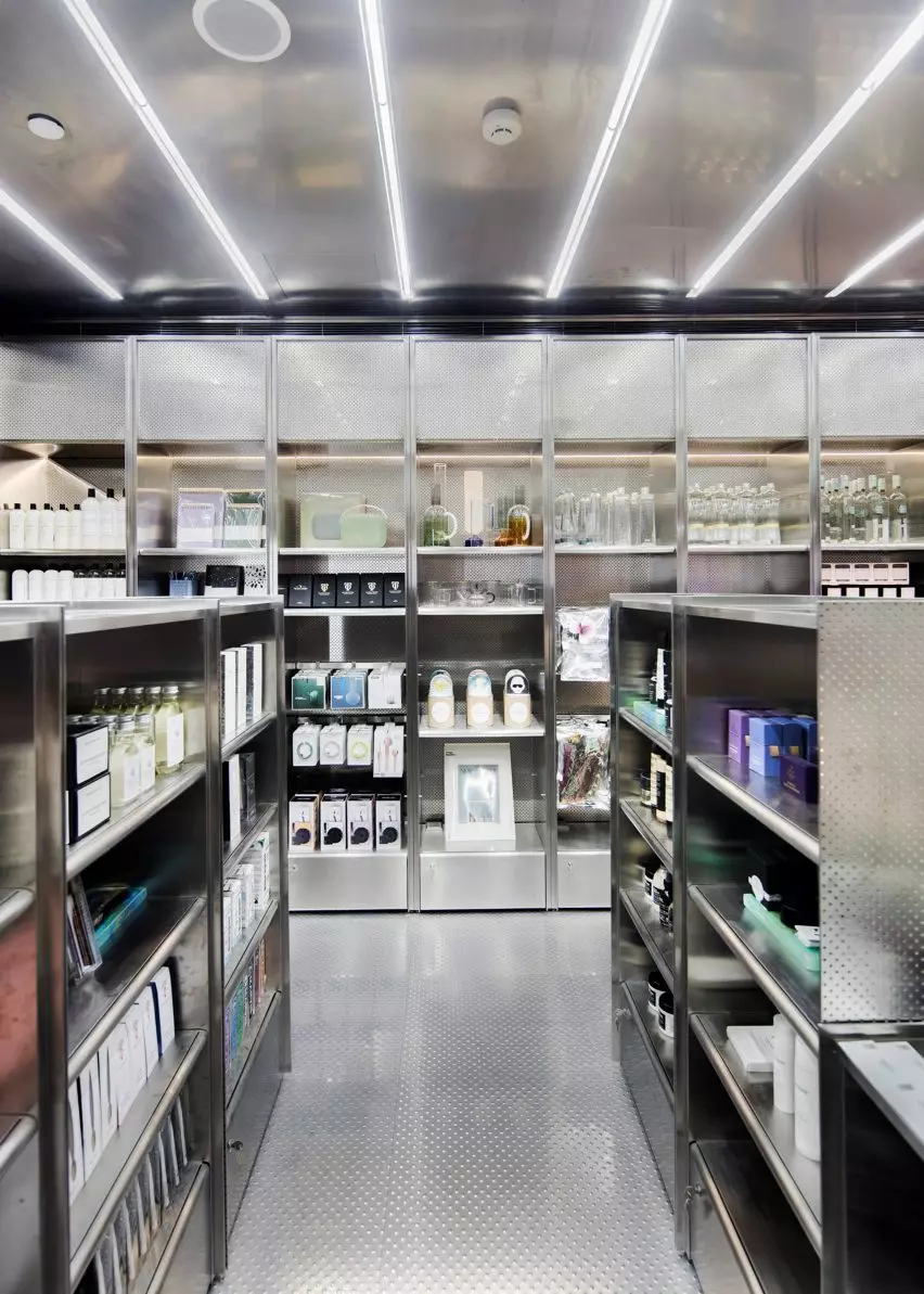 Neri&Hu anima la botiga Little B de Xangai amb rajoles de vidre blanc i llums de neó 47479_8