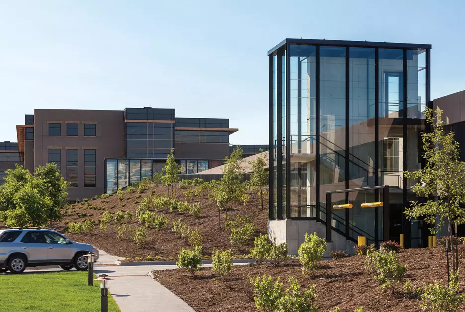 Campus Parking Facility af Substance Architecture i West Des Moines, Iowa.