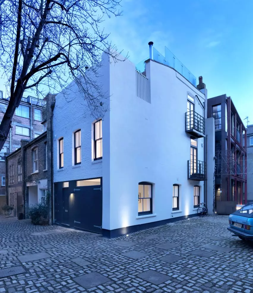 Black & White Mews de Threefold Architects