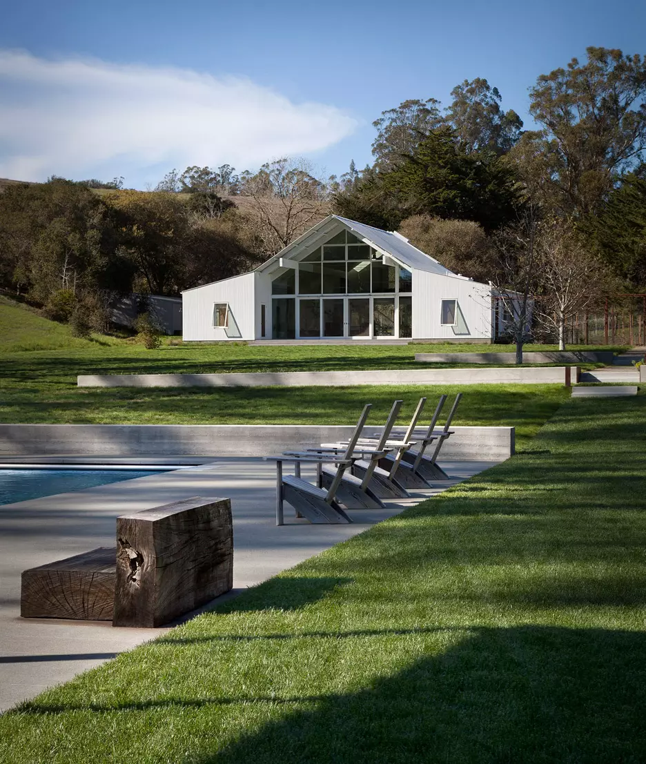 Conversão residencial Hupomone Ranch por Turnbull Griffin Haesloop no Vale do Chileno