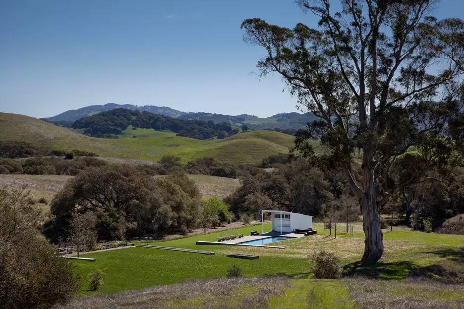 Conversão residencial Hupomone Ranch por Turnbull Griffin Haesloop no Vale do Chileno