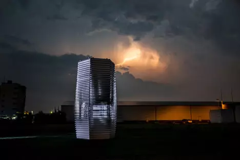 Suduvaba torn, autor Daan Roosegaarde