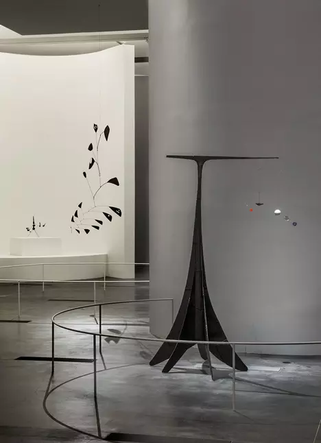 نمایشگاه الکساندر کالدر در LACMA اثر فرانک گری