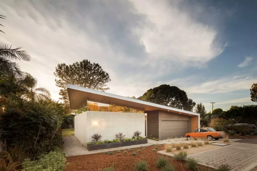 Avocado Acres House li California ji hêla Surfside Projects û Lloyd Russell ve