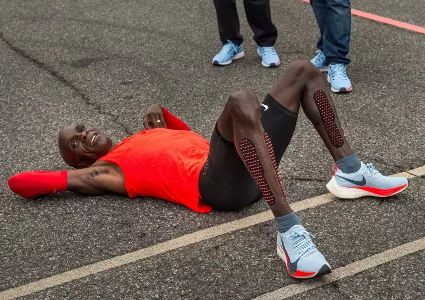 Ang mga atleta ay nagsusuot ng custom-engineered na Nike trainer sa pagtatangkang basagin ang dalawang oras na marathon barrier 48939_5