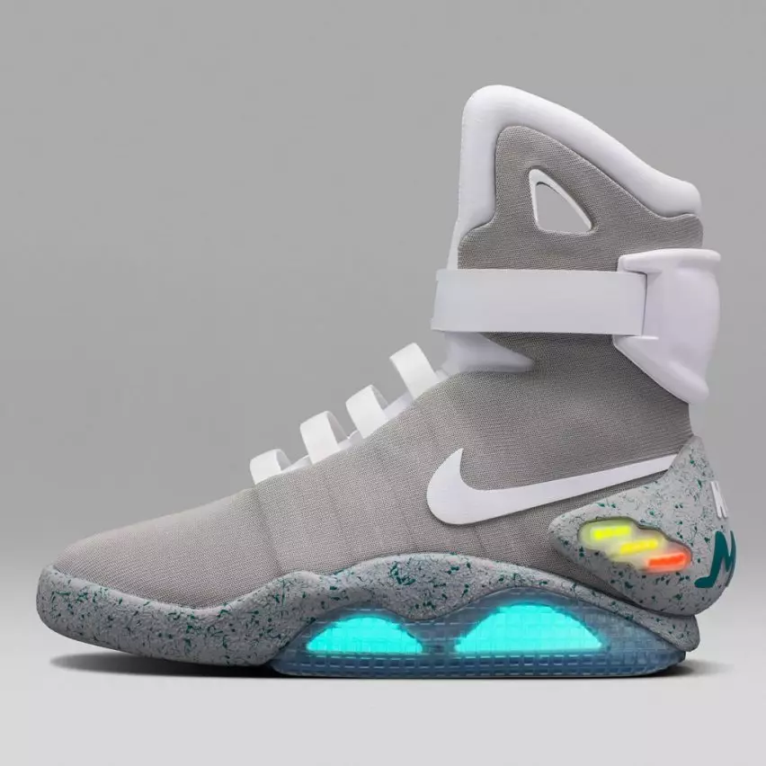 Обувки Nike Mag кои сами се врзуваат