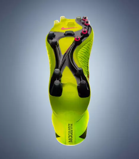 knitted ಫುಟ್ಬಾಲ್ ಬೂಟ್ ಮಾರುಕಟ್ಟೆಗೆ ಸೇರಲು Nike Flyknit ತಂತ್ರಜ್ಞಾನವನ್ನು ಅಳವಡಿಸಿಕೊಂಡಿದೆ