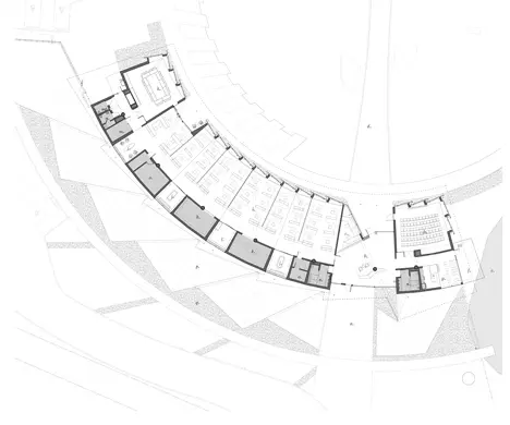 Ang plano sa salog sa pasilidad sa pagtambal sa Tubig pinaagi sa Skylab Architecture adunay atop sa mga kapay nga natabonan sa sagbot