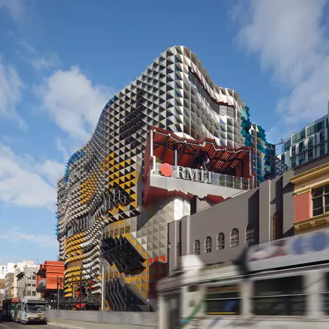 RMIT Swanston Academic Building av Lyons