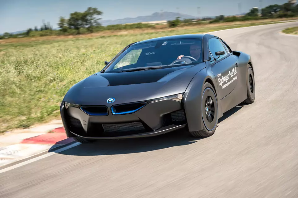 BMW-i8-водород-горивна клетка-технология-тест-транспорт-дизайн-технология-dezeen