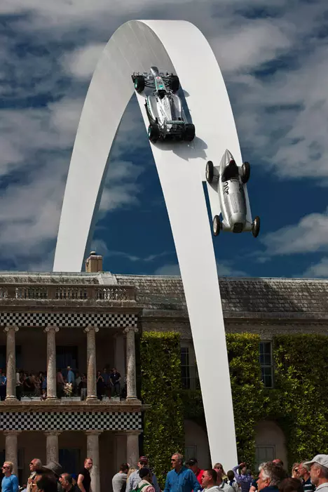 Goodwood Festival of Speed 2014를 위한 Gerry Juda의 Mercedes-Benz 조각