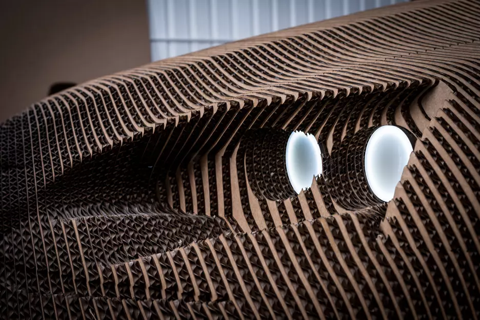 Karton-Origami-Auto_Lexus_dezeen_936_2