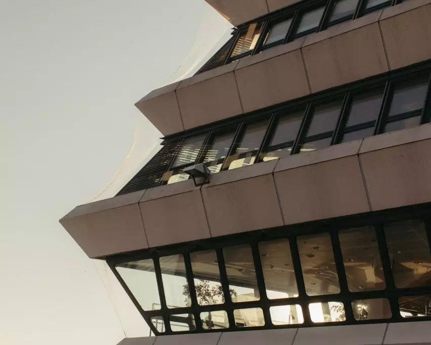 Terminal lapangan terbang dari Berlin Tegel buku foto oleh Robert Rieger dan Felix Brüggemann