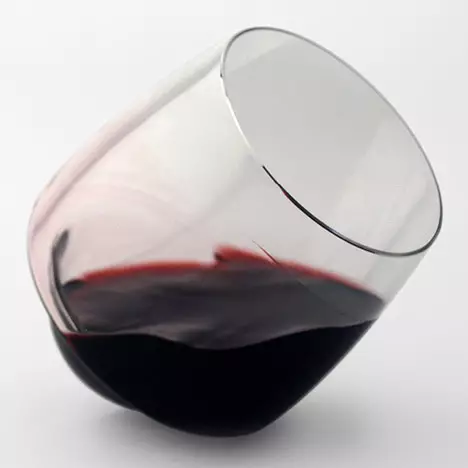 Saturn Wine Glasses ng Superduperstudio