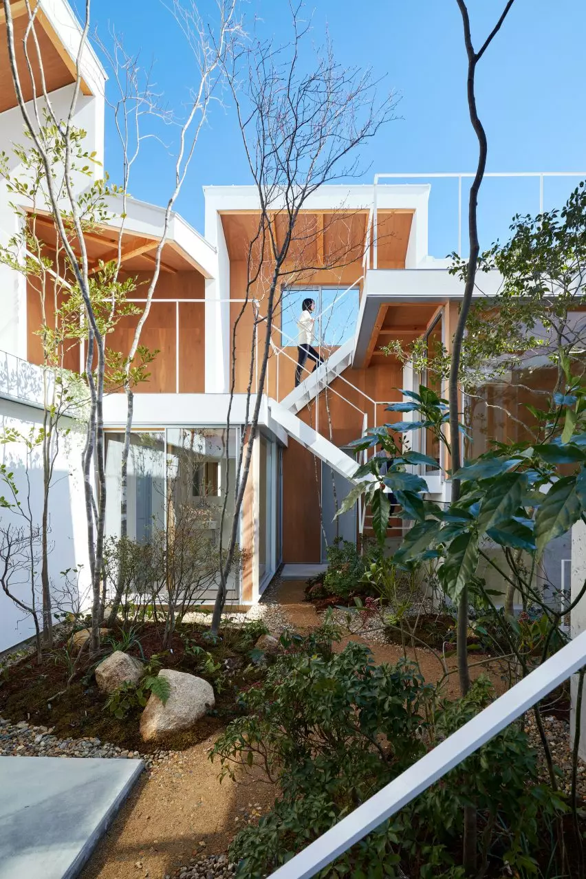 Loop House by Tomohiro Hata Architect and Associates