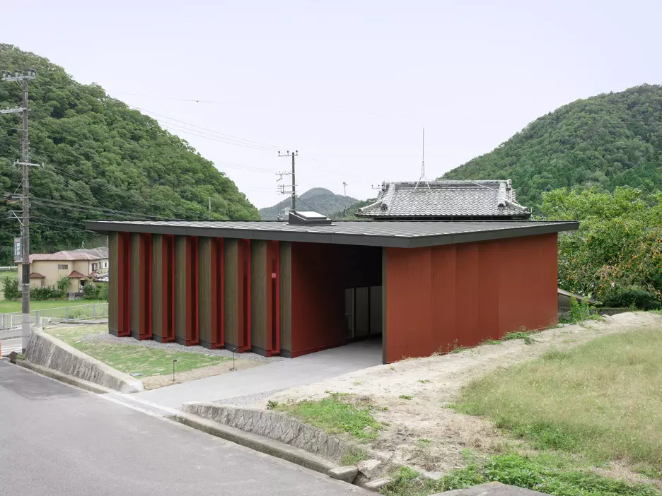 Inagawa Cemetery Warehouse troch Key Operation en Atelier Fish