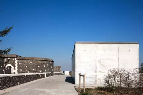 Tyne-Cote-Cemetry-د ننوتلو-Pavillion-by-Govaert-and-Vanhoutte-architectuurburo_dezeen_468_15