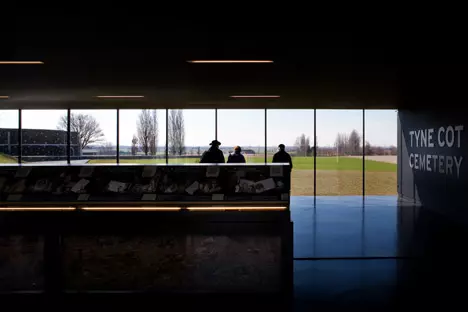 Tyne Cote Cemetery entrance pavilion ni Govaert at Vanhoutte architectuurburo