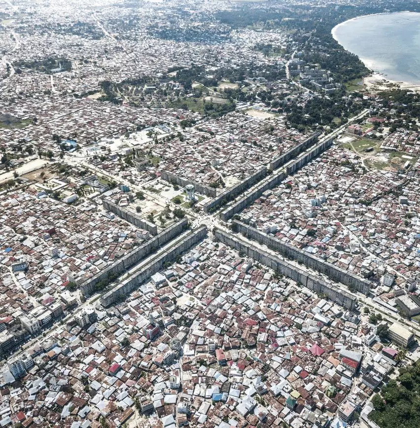 Квартиры Миченцани, Каменный город Занзибара, Хуберт Шольц