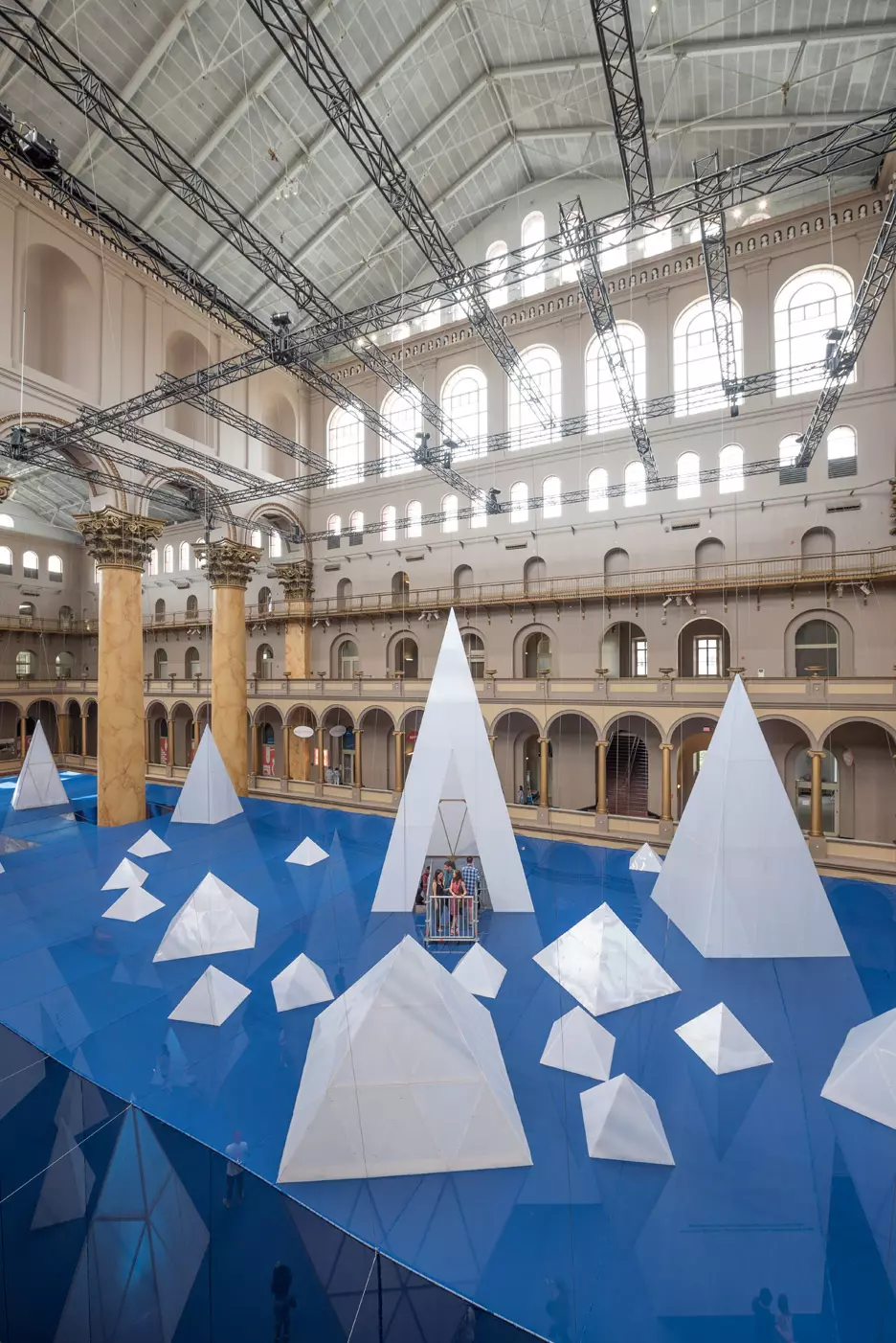 icebergs-installation-james-corner-tim-schenck-washington-DC-dezeen_dezeen_936_11