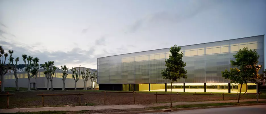 Муниципальный спортивный зал, Жирона, Baena Casamor Architects