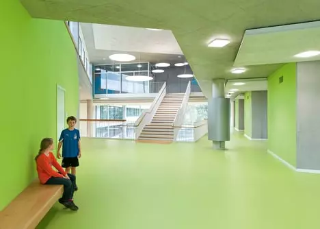 Střední škola Ergolding od Behnisch Architekten