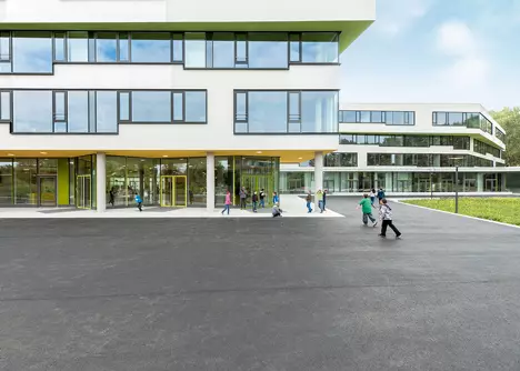 Střední škola Ergolding od Behnisch Architekten