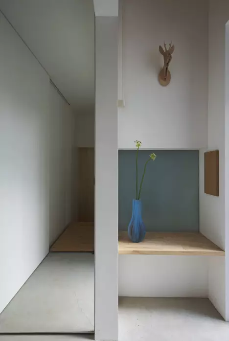 Rumah di Futako-Shinchi oleh Tato Architects