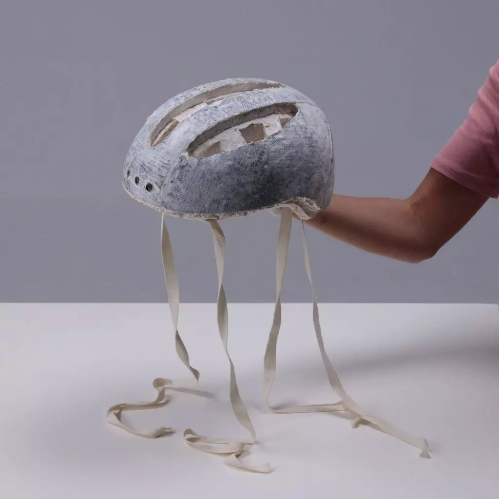 Studio MOMは、菌糸体サイクルヘルメットMyHelmetを作成します