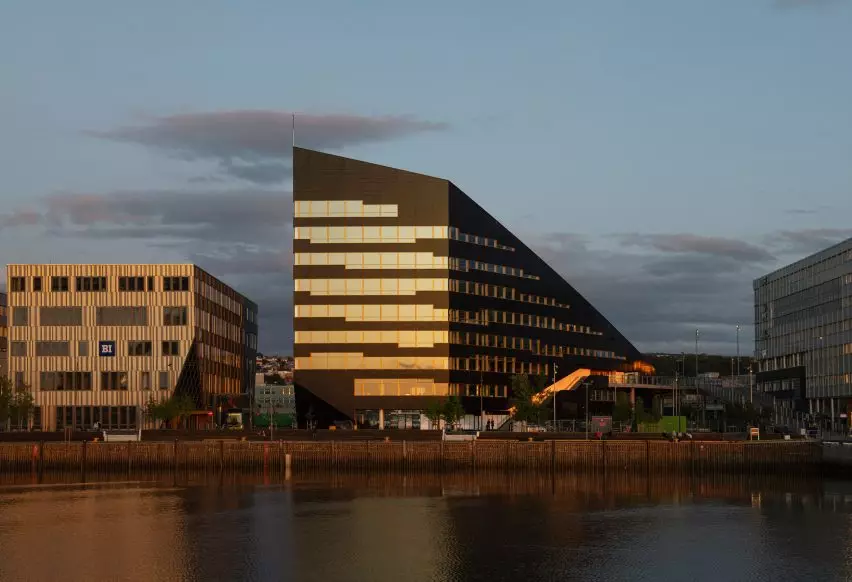 Powerhouse Brattørkaia tvarus biurų pastatas Tronheime, Snøhetta