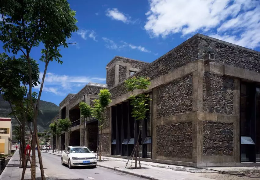 Escola primària Batang People per Livil Architects