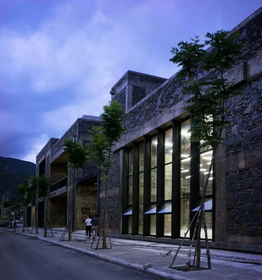 Batang People Primary School ni Livil Architects