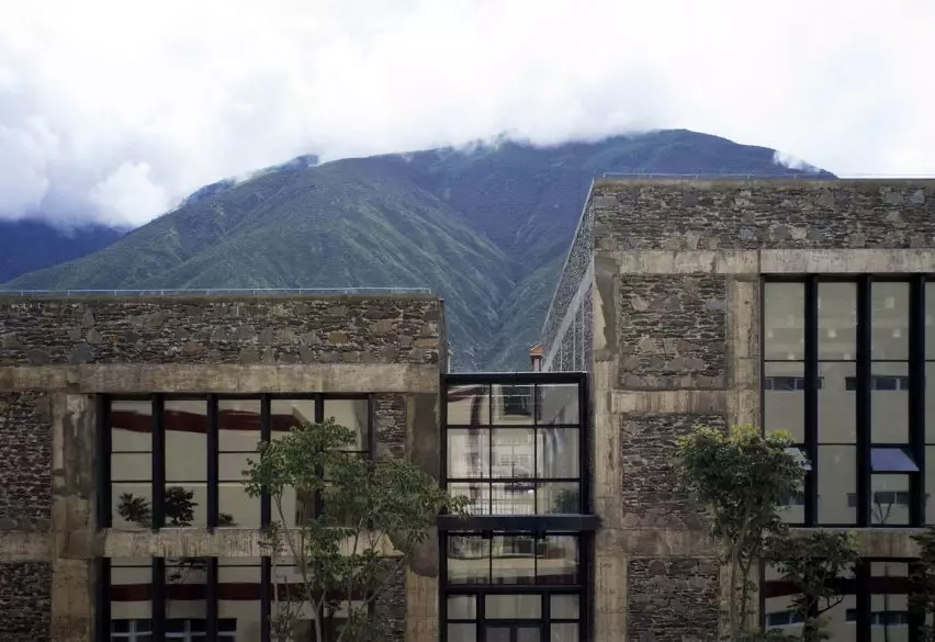 Escola primària Batang People per Livil Architects