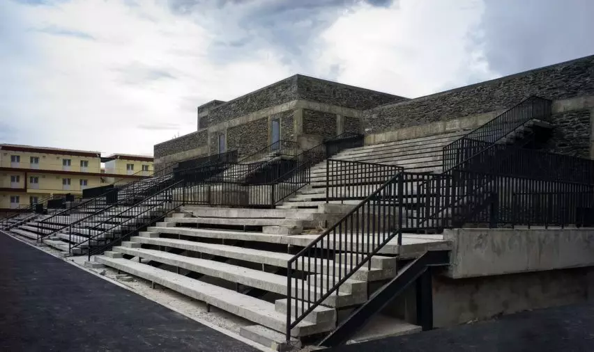 Batang People Primary School ni Livil Architects