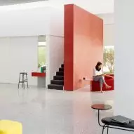 Interiores da oficina de CWITM en Pequín deseñados por MDDM Studio