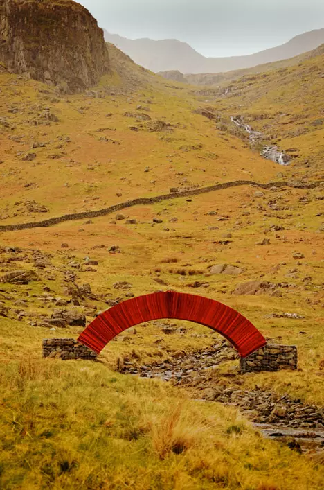 Steve Messam မှ Paperbridge