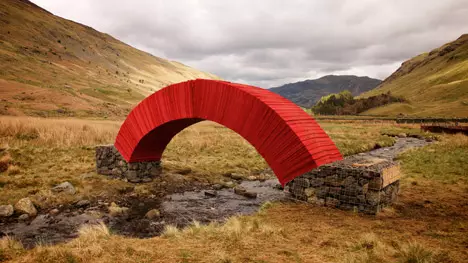 Steve Messam မှ Paperbridge