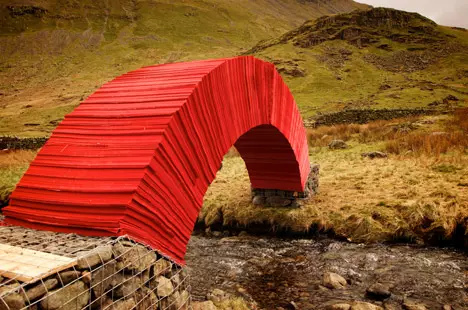 Paperbridge ໂດຍ Steve Messam