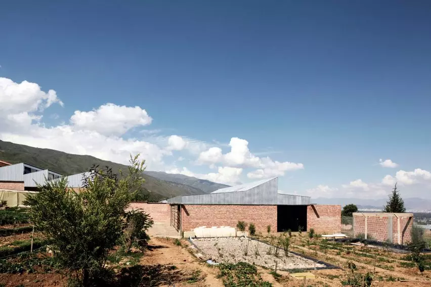 Dormitorio en Bolivia por Ralf Pasel e alumnos de CODE