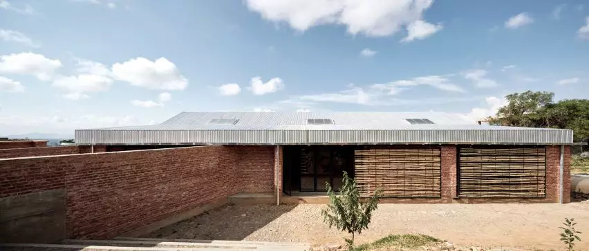 Dormitorio en Bolivia por Ralf Pasel e alumnos de CODE