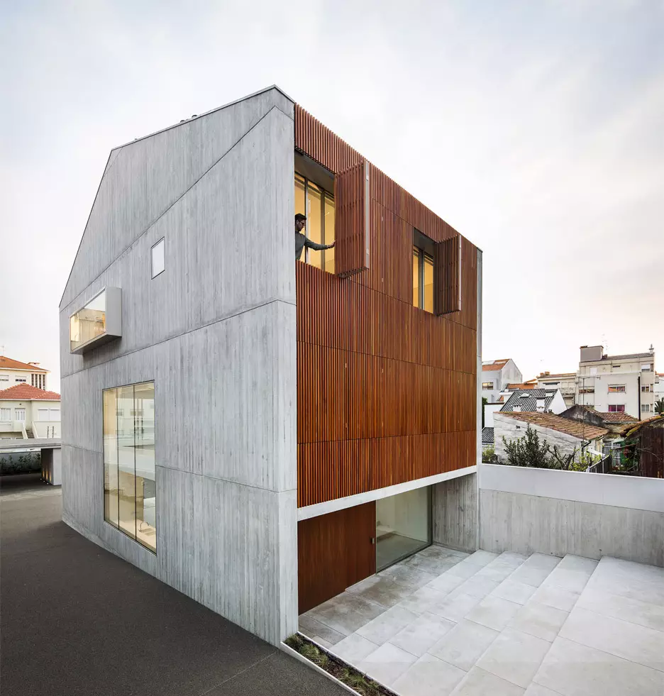 casa-in-bonfim-de-azo-sequeira-arquitectos-porto-portugal-_dezeen_936_23