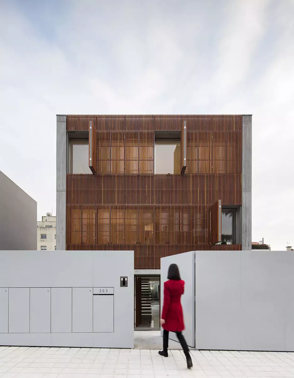 casa-in-bonfim-de-azo-sequeira-arquitectos-porto-portugal-_dezeen_936_5