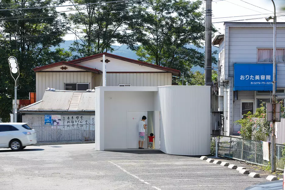 Isemachi Public Toilet los ntawm Kubo Tsushima Architects