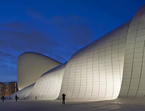 Haydar Aliyev Merkezi, Zaha Hadid