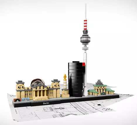 Kit bangunan latar langit oleh Lego