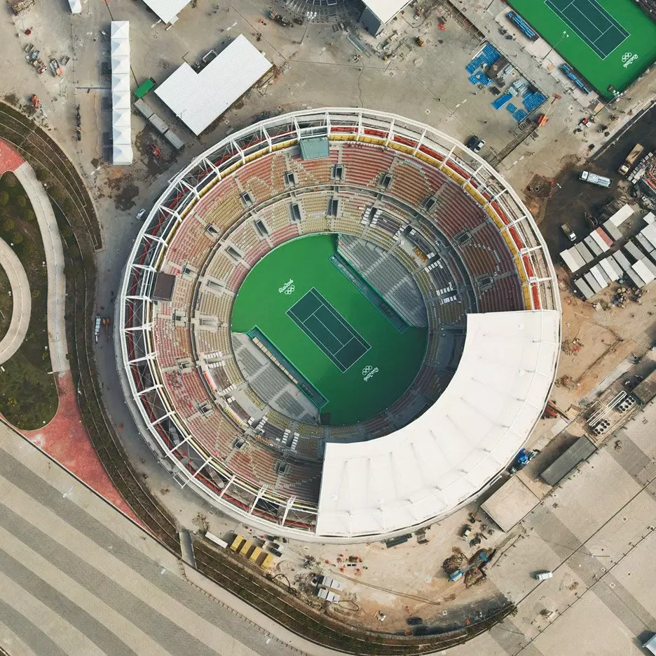 जाइल्स प्राइसची हवाई छायाचित्रे ऑलिम्पिक ठिकाणांचा ऑलिम्पिक पॅरालिम्पिक खेळ रिओ डी जनेरियोचा प्रभाव दर्शवितात